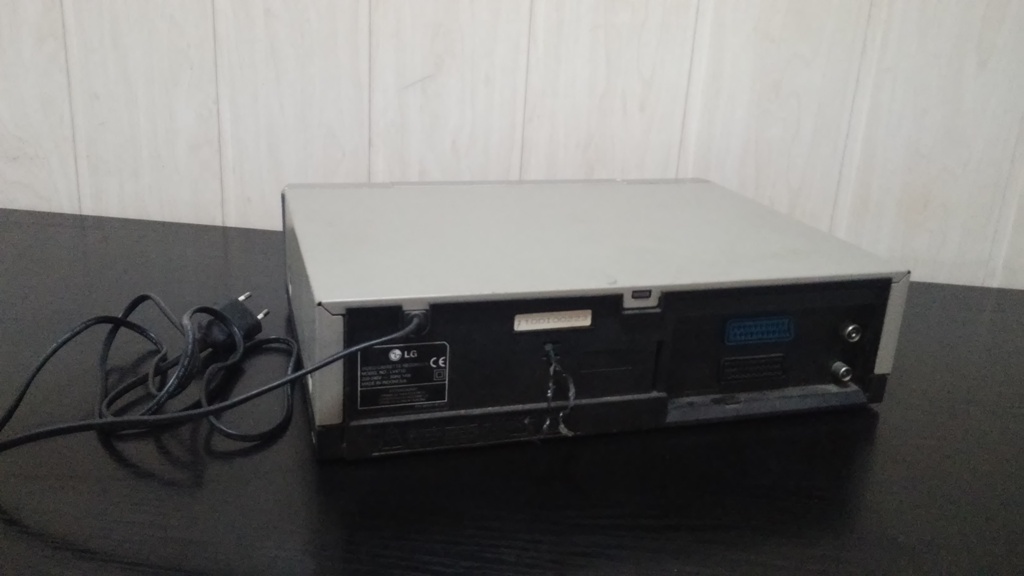Відеомагнітофон марки LG LV 471 D сірого кольору, стан робочий - setam ...