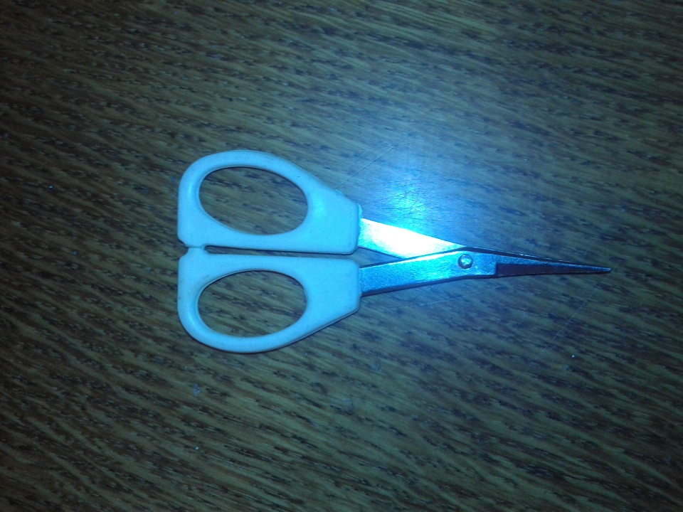 Ножиці металеві манікюрні з білими ручками - setam.net.ua