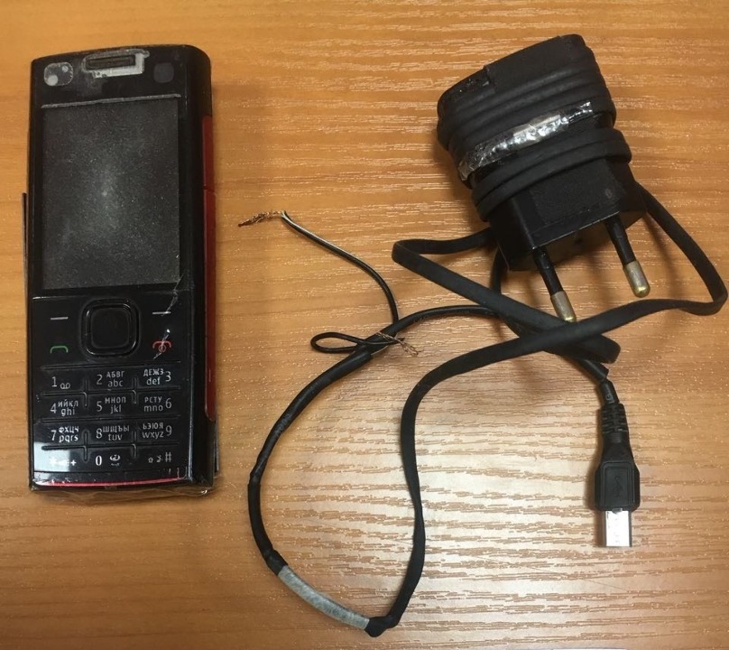 Мобільний телефон "NOKIA" з зарядним пристроєм - setam.net.ua