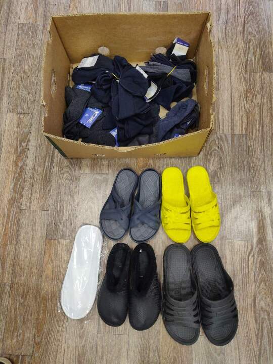 Шкарпетки -35 пар, нові, капці - 5 пар, нові - setam.net.ua
