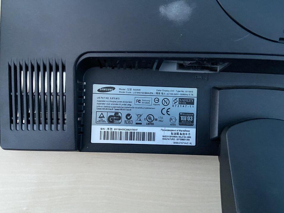 монітор марки SAMSUNG модель 943NW, екран розміром 19 дюймів, монітор ...