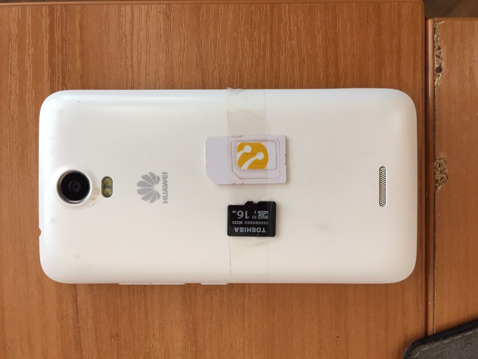 Мобільний телефон марки «Huawei», модель Y336-U02 з чохлом чорного ...